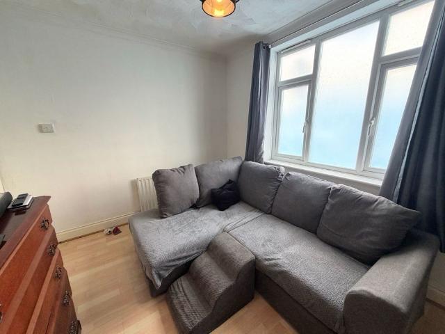 2 bedroom semi detached to let