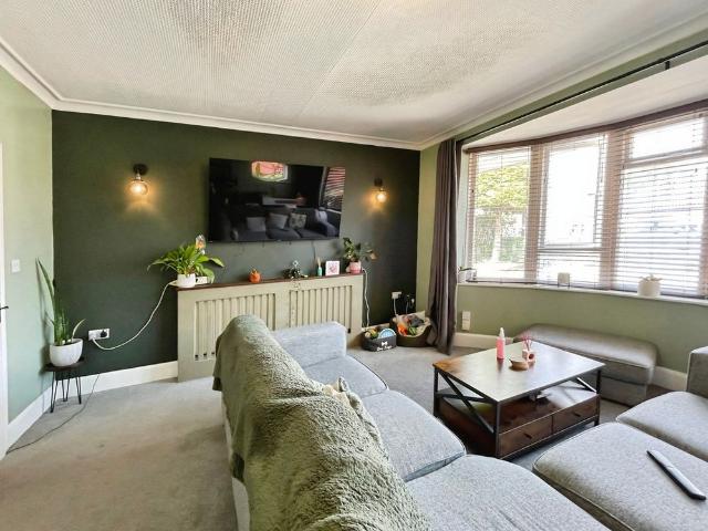 2 bedroom Semi Detached Bungalow to let