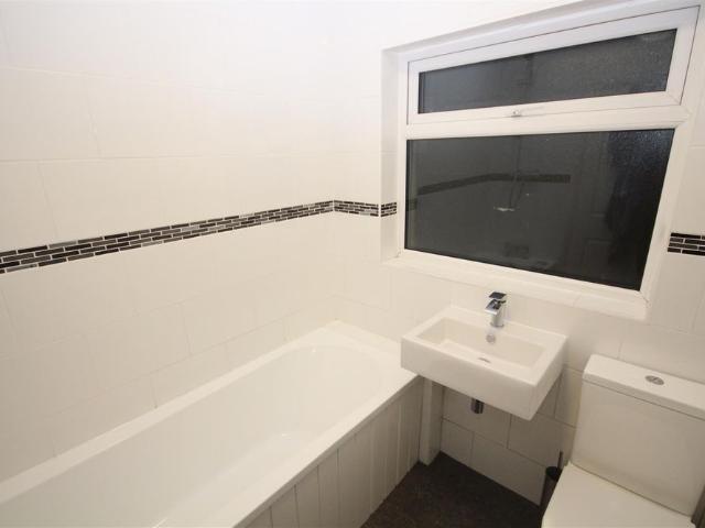 2 bedroom Semi Detached Bungalow to let