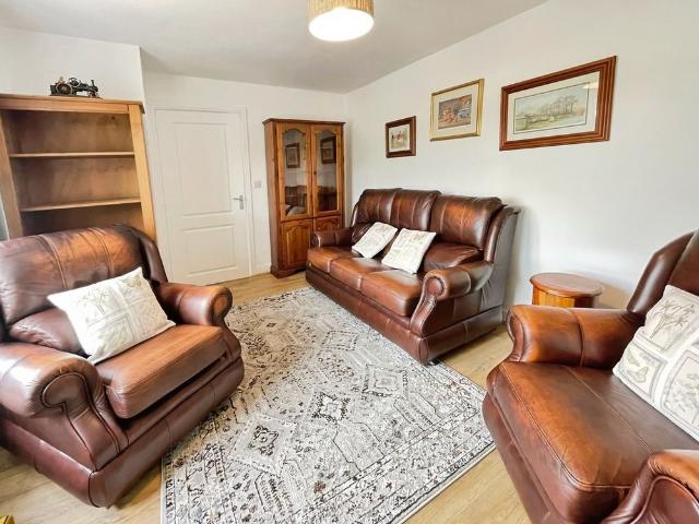 2 bedroom Semi Detached Bungalow to let