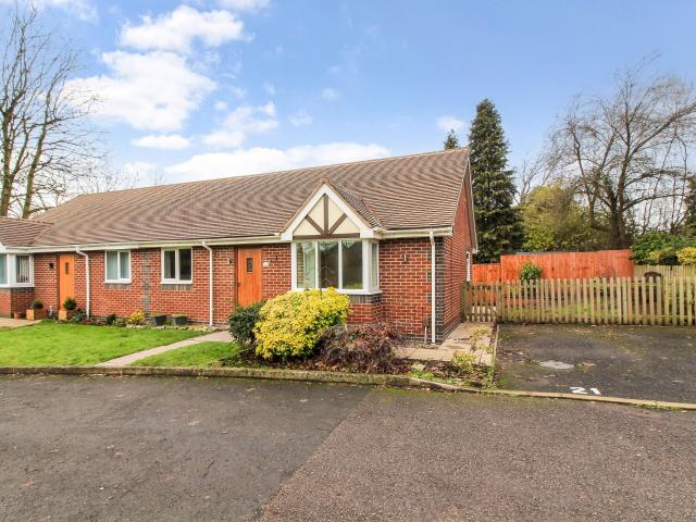 2 bedroom semi detached bungalow To Let in Solihull