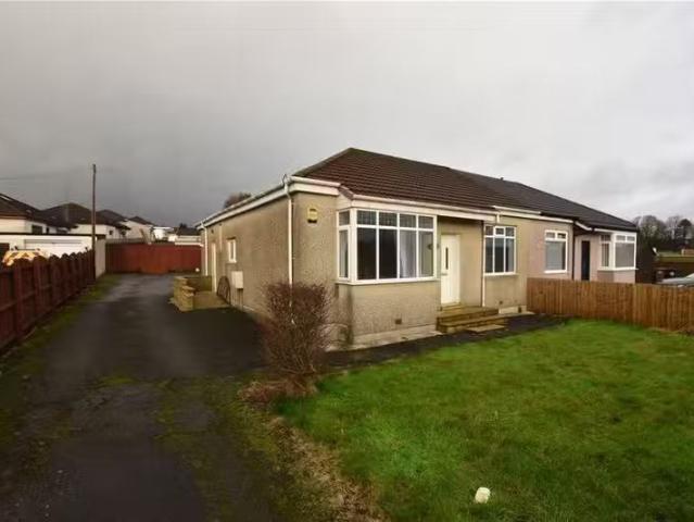 2 bedroom Semi Detached Bungalow to rent, Main Street, Plains.