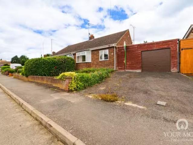 2 bedroom Semi Detached Bungalow to rent, Greenview Drive, Nor.