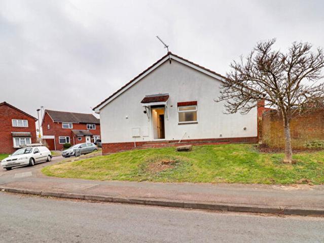 2 Bedroom Semi Detached Bungalow To Rent In Heatherbrook Road, Leicester, LE4