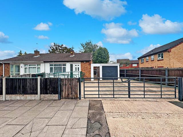 2 Bedroom Semi Detached Bungalow To Rent In Rydal Avenue, Long Eaton, Nottingham, NG10