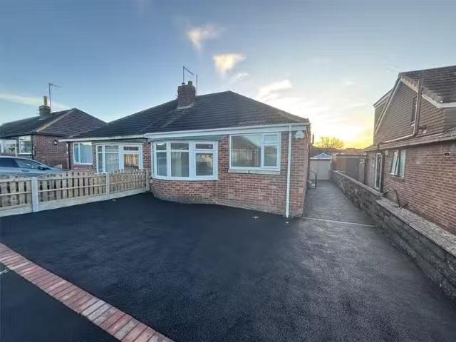 2 bedroom Semi Detached Bungalow to rent, Kennerleigh Walk, Le.