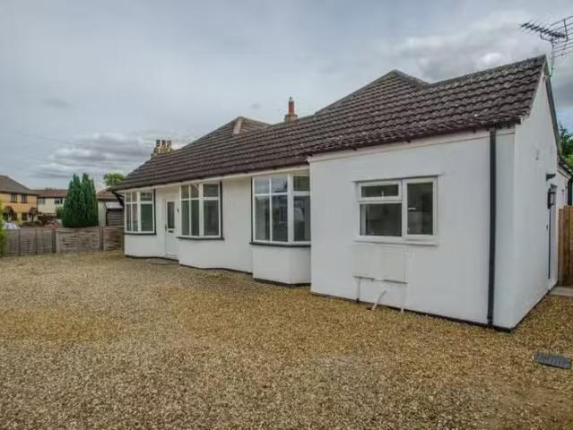 2 bedroom Semi Detached Bungalow to rent, Regent Street, Stotf.