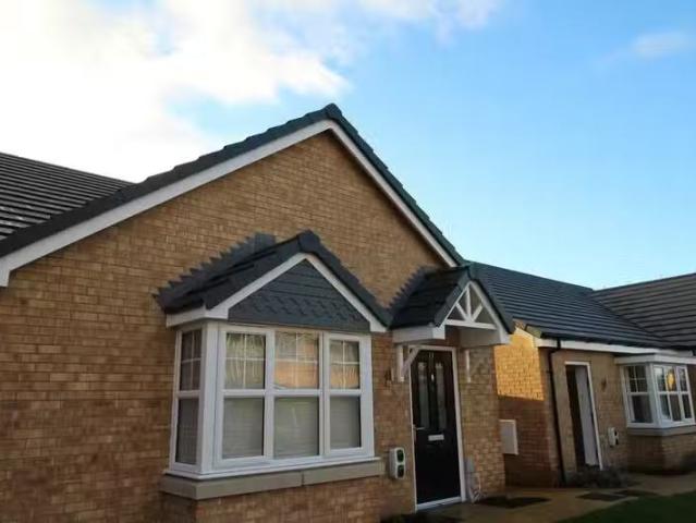 2 bedroom Semi Detached Bungalow to rent, Vines Cross Way, Ske.