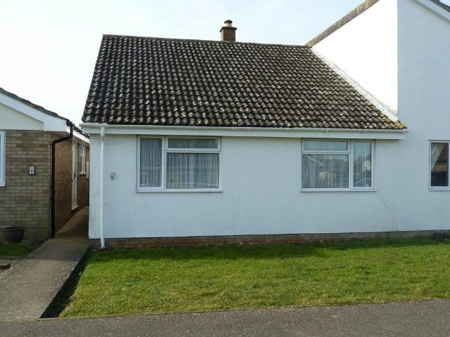 2 bedroom semi detached bungalow to rent