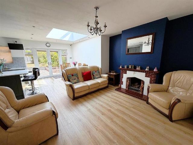 2 bedroom semi detached bungalow to rent