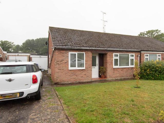 2 bedroom semi detached bungalow to rent