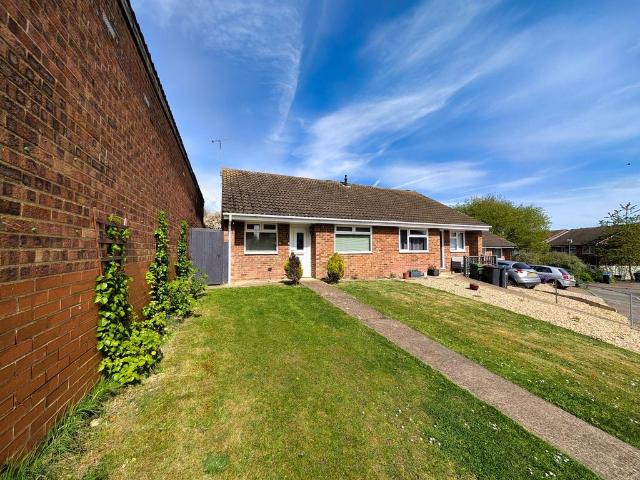 2 bedroom semi detached bungalow to rent