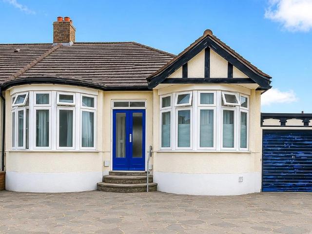 2 bedroom semi detached bungalow to rent