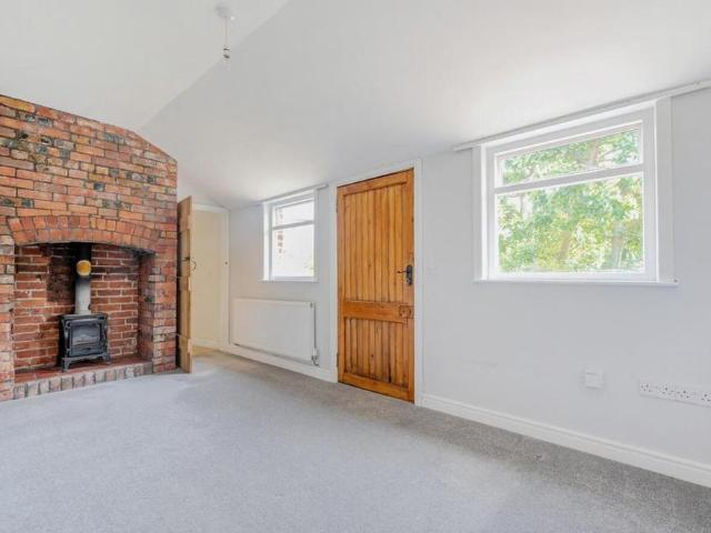 2 bedroom semi detached bungalow to rent