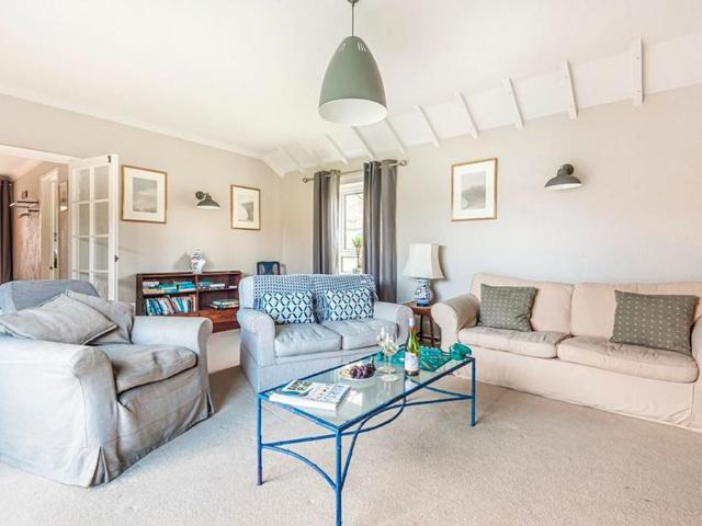 2 bedroom semi detached bungalow to rent