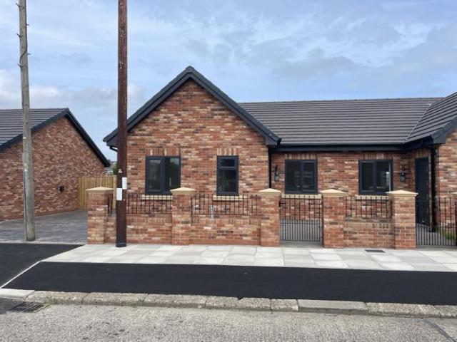 2 bedroom semi detached bungalow to rent