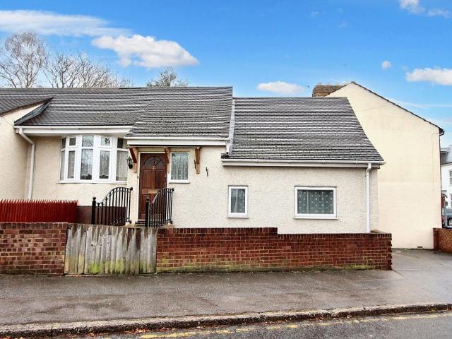 2 bedroom semi detached bungalow to rent