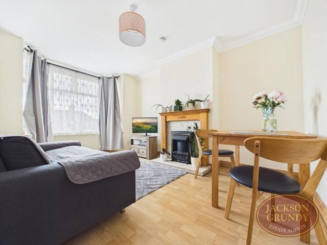 2 bedroom semi detached bungalow to rent