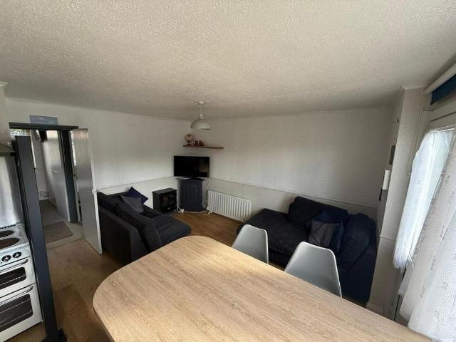 2 bedroom semi detached bungalow to rent