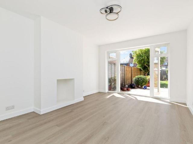 2 bedroom semi detached bungalow to rent