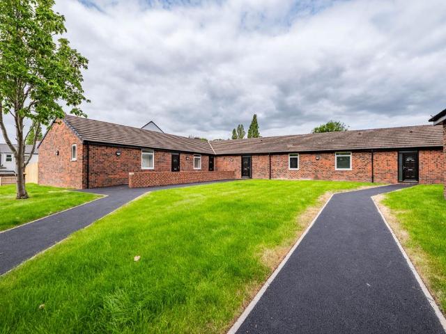 2 bedroom semi detached bungalow to rent