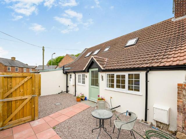 2 bedroom semi detached bungalow to rent