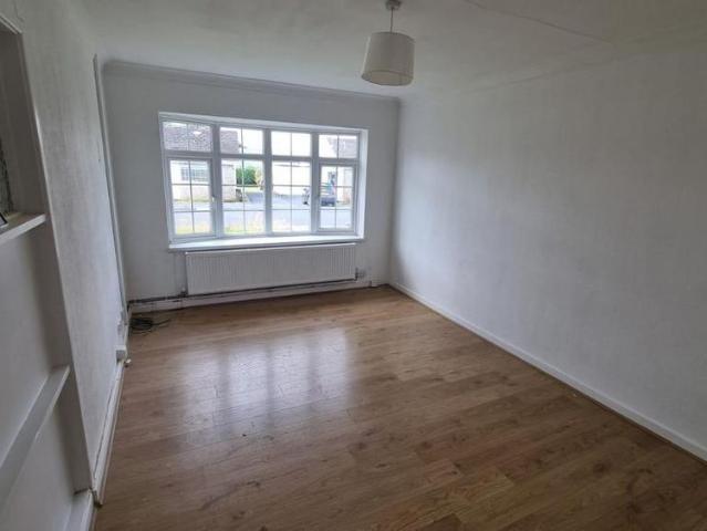 2 bedroom semi detached bungalow to rent