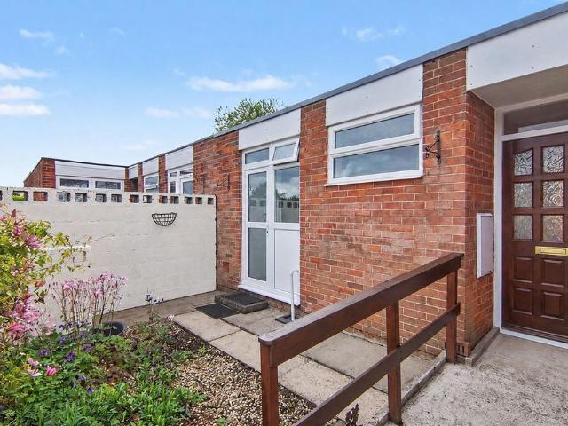 2 bedroom terraced bungalow for sale