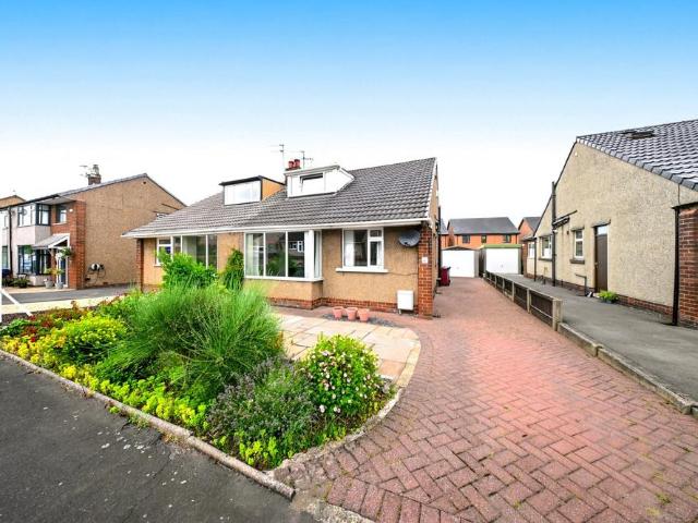 2 bedroom semi detached bungalow for sale