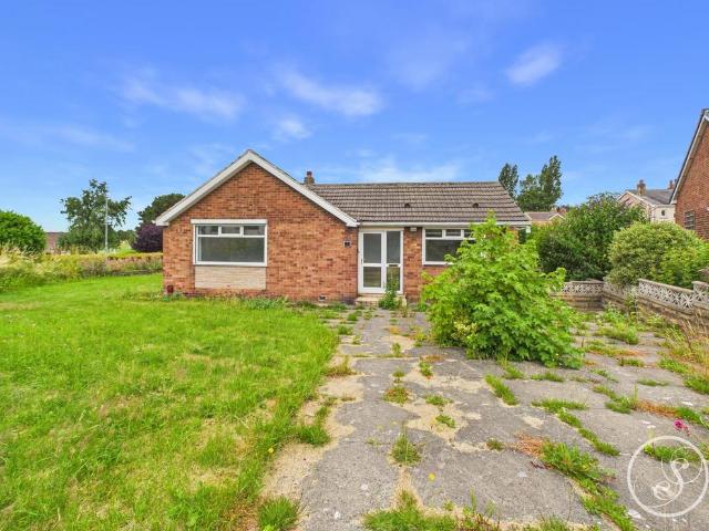 2 bedroom detached bungalow for sale