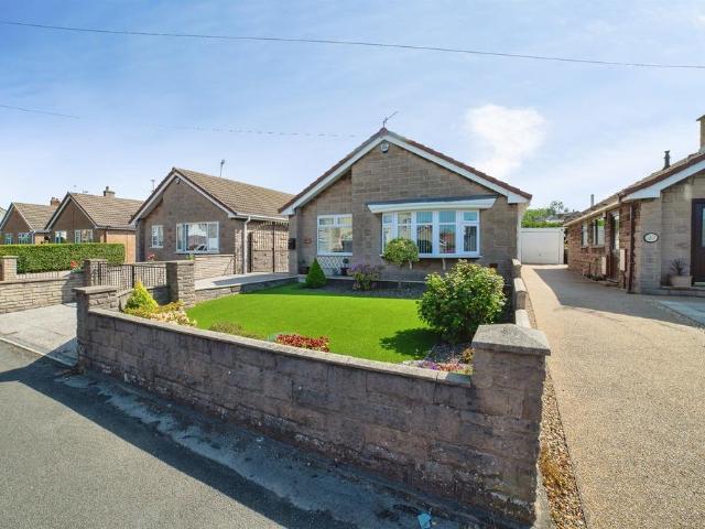 2 bedroom detached bungalow for sale