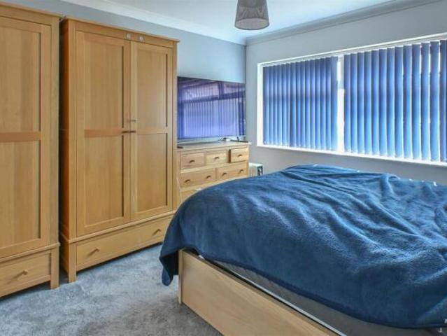 2 bedroom semi detached bungalow for sale in Thorndon Avenue, West Horndon, Brentwood, CM13