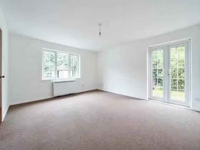 2 Bedroom Semi Detached Bungalow For Sale In Widemarsh Common.