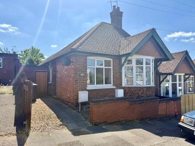 2 bedroom semi detached bungalow for sale in Yelvertoft Road, Kingsthorpe, Northampton NN2