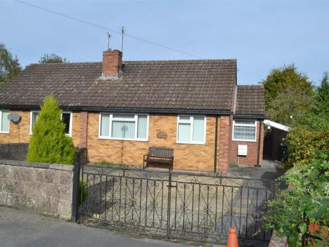 2 bedroom semi detached bungalow for sale in Aldermans Meadow.