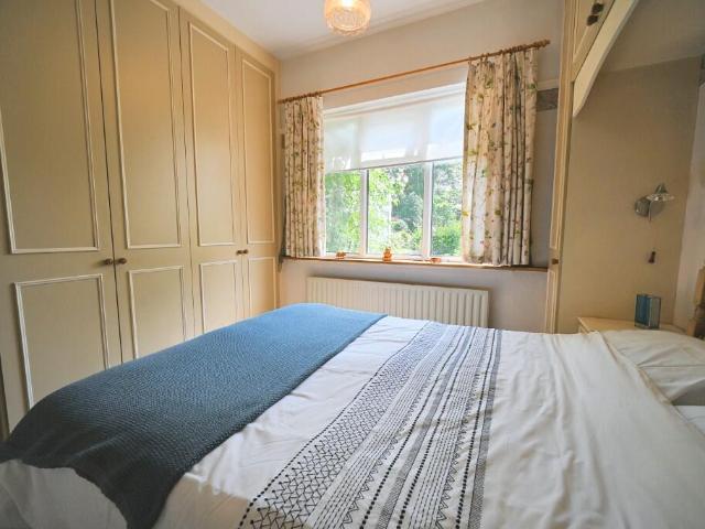 2 bedroom semi detached bungalow for sale in Aldersley Avenue, Claregate, Wolverhampton, West Midlands, WV6
