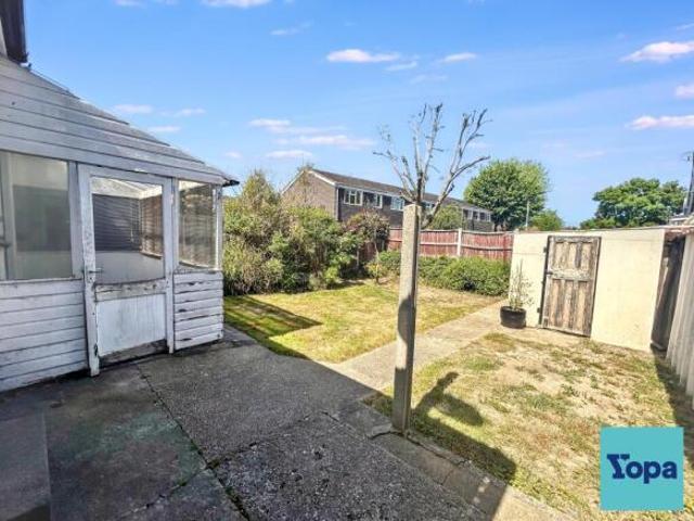 2 bedroom semi detached bungalow for sale in Alton Gardens, Southend on sea, SS2