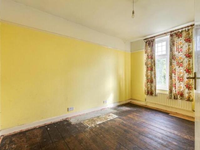 2 bedroom semi detached bungalow for sale in Avery Hill Road, London, SE9