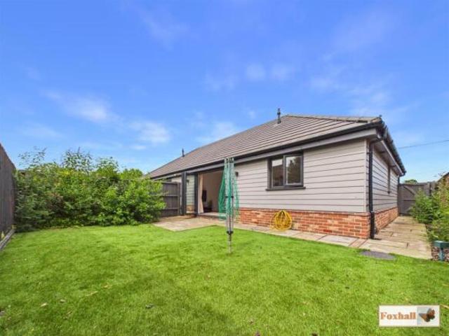 2 bedroom semi detached bungalow for sale in Ballater Close, Ipswich, IP1