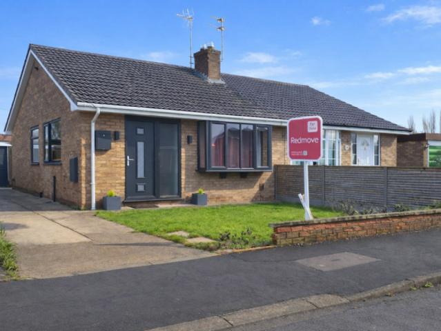 2 bedroom semi detached bungalow for sale in Beansway, York, YO31