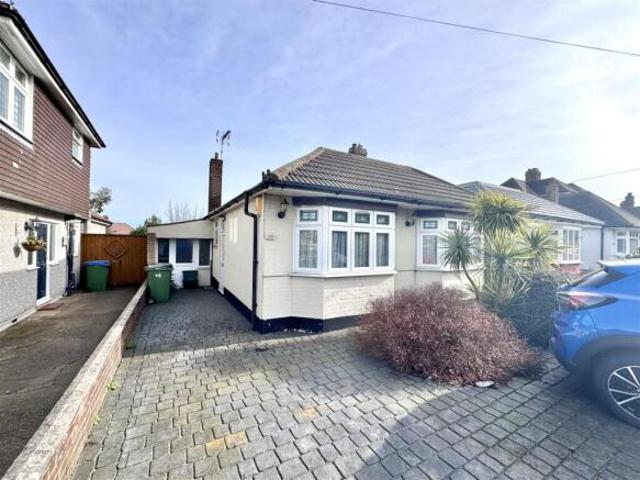 2 bedroom semi detached bungalow for sale in Bedonwell Road, Bexleyheath, DA7