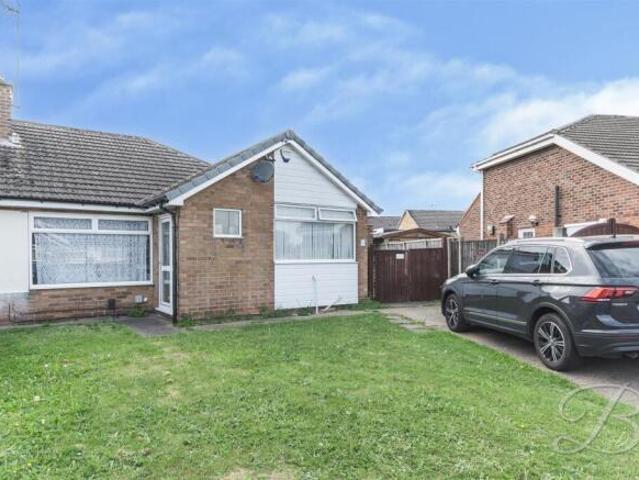 2 bedroom semi detached bungalow for sale in Belmont Close, Hucknall, Nottingham, NG15