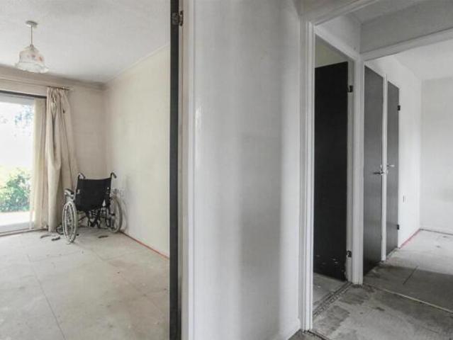 2 bedroom semi detached bungalow for sale in Bridgegreen Walk, Nottingham, NG8