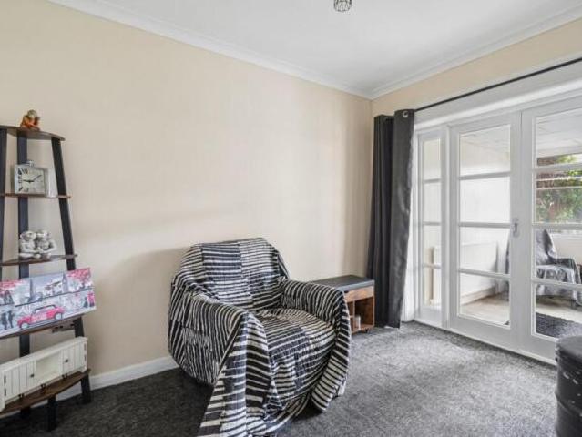 2 bedroom semi detached bungalow for sale in Carisbrooke Avenue, Watford, WD24
