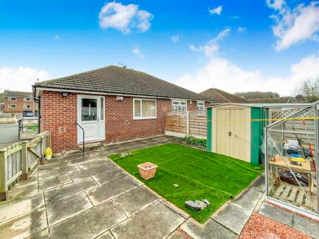 2 bedroom semi detached bungalow for sale in Fenay Lea Drive, Huddersfield, West Yorkshire, HD5