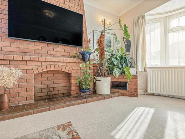 2 bedroom semi detached bungalow for sale in Foxhunter Drive, Oadby, Leicester, LE2