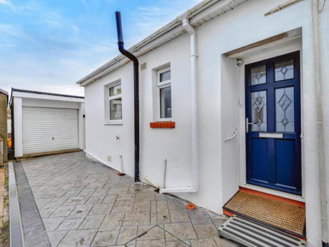 2 bedroom semi detached bungalow for sale in Glas Y Pant, Cardiff, CF14