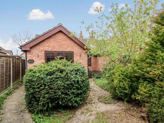 2 bedroom semi detached bungalow for sale in Hawthorn Close, Spixworth, NR10