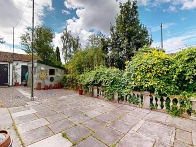 2 bedroom semi detached bungalow for sale in Heol Llanishen Fach, Rhiwbina, Cardiff, CF14