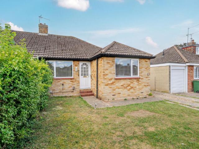 2 bedroom semi detached bungalow for sale in High Drive, Basingstoke, RG22 6JU, RG22